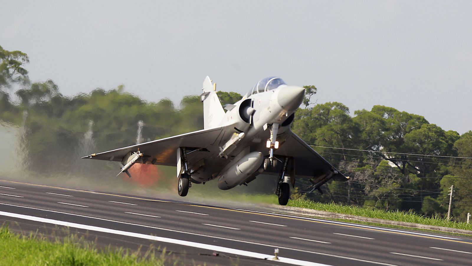 mirage-landing-on-highway – Indian Defence News